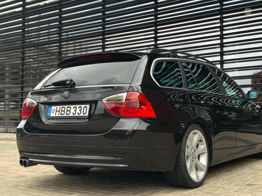 Black BMW 330 2006 in Klaipeda, with an engine capacity of 2.99 L and mileage of 264 thousand km for 3650 €, photo 7 on AUTOMOTO.COM.LV