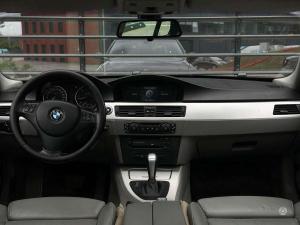 Black BMW 330 2006 in Klaipeda, with an engine capacity of 2.99 L and mileage of 264 thousand km for 3650 €, photo 8 on AUTOMOTO.COM.LV