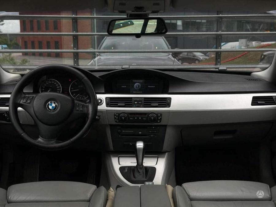 Black BMW 330 2006 in Klaipeda, with an engine capacity of 2.99 L and mileage of 264 thousand km for 3650 €, photo 8 on AUTOMOTO.COM.LV