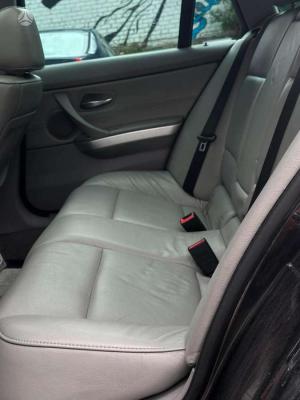 Black BMW 330 2006 in Klaipeda, with an engine capacity of 2.99 L and mileage of 264 thousand km for 3650 €, photo 10 on AUTOMOTO.COM.LV