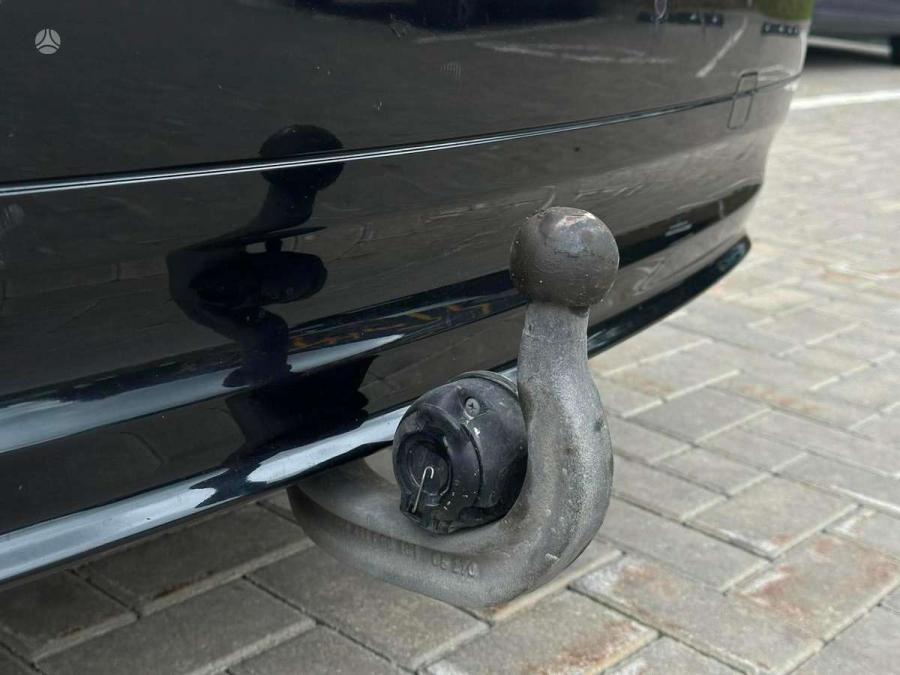 Black BMW 330 2006 in Klaipeda, with an engine capacity of 2.99 L and mileage of 264 thousand km for 3650 €, photo 12 on AUTOMOTO.COM.LV