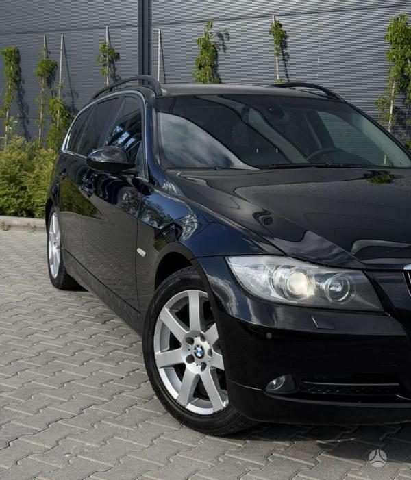 Black BMW 330 2006 in Vilnius, with an engine capacity of 2.99 L and mileage of 369 thousand km for 3550 €, photo 5 on AUTOMOTO.COM.LV
