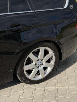 Black BMW 330 2006 in Vilnius, with an engine capacity of 2.99 L and mileage of 369 thousand km for 3550 €, photo 8 on AUTOMOTO.COM.LV