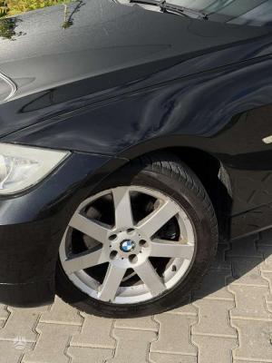 Black BMW 330 2006 in Vilnius, with an engine capacity of 2.99 L and mileage of 369 thousand km for 3550 €, photo 9 on AUTOMOTO.COM.LV