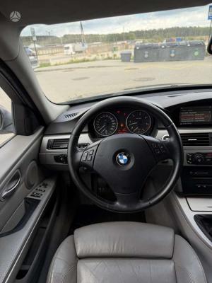 Black BMW 330 2006 in Vilnius, with an engine capacity of 2.99 L and mileage of 369 thousand km for 3550 €, photo 10 on AUTOMOTO.COM.LV
