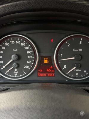 Black BMW 330 2006 in Vilnius, with an engine capacity of 2.99 L and mileage of 369 thousand km for 3550 €, photo 12 on AUTOMOTO.COM.LV