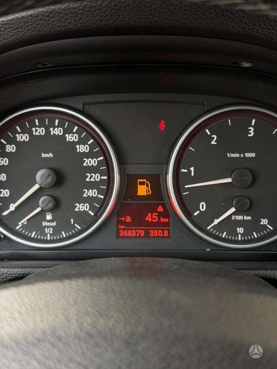 Black BMW 330 2006 in Vilnius, with an engine capacity of 2.99 L and mileage of 369 thousand km for 3550 €, photo 12 on AUTOMOTO.COM.LV