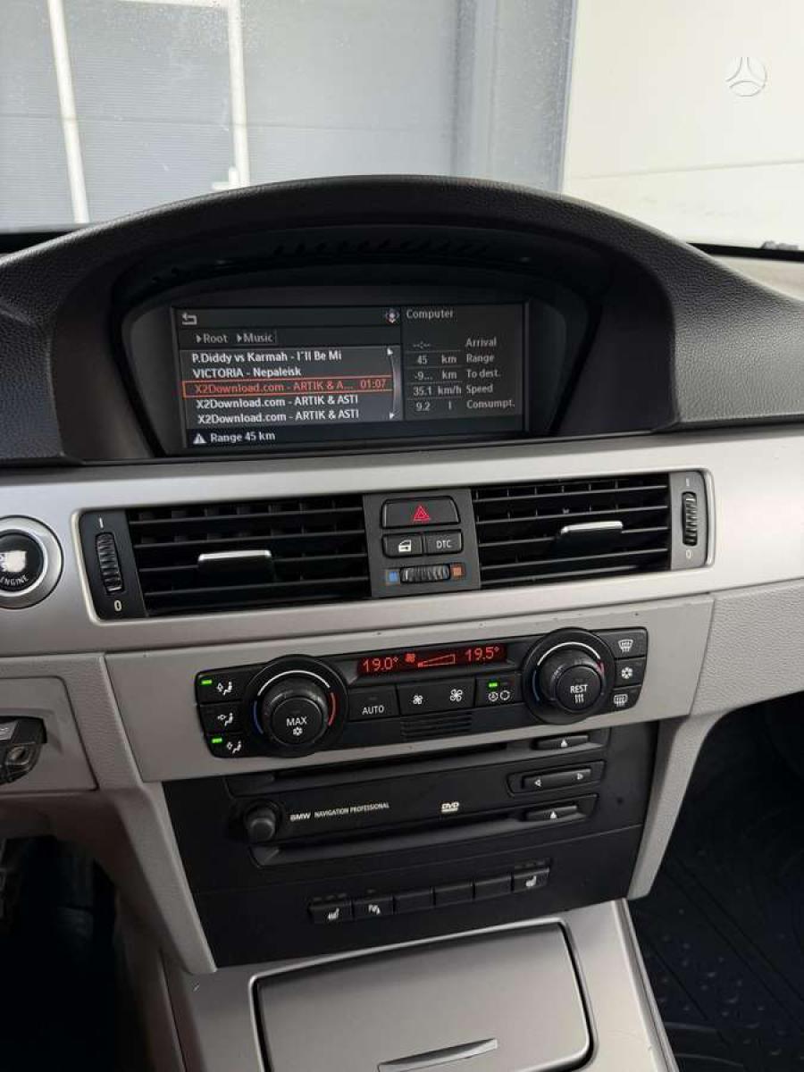 Black BMW 330 2006 in Vilnius, with an engine capacity of 2.99 L and mileage of 369 thousand km for 3550 €, photo 14 on AUTOMOTO.COM.LV