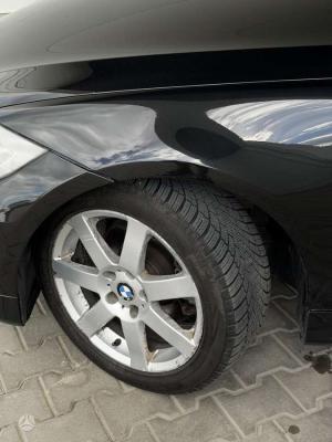Black BMW 330 2006 in Vilnius, with an engine capacity of 2.99 L and mileage of 369 thousand km for 3550 €, photo 15 on AUTOMOTO.COM.LV