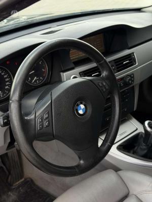 Black BMW 330 2006 in Vilnius, with an engine capacity of 2.99 L and mileage of 369 thousand km for 3550 €, photo 16 on AUTOMOTO.COM.LV