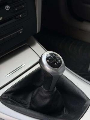 Black BMW 330 2006 in Vilnius, with an engine capacity of 2.99 L and mileage of 369 thousand km for 3550 €, photo 18 on AUTOMOTO.COM.LV