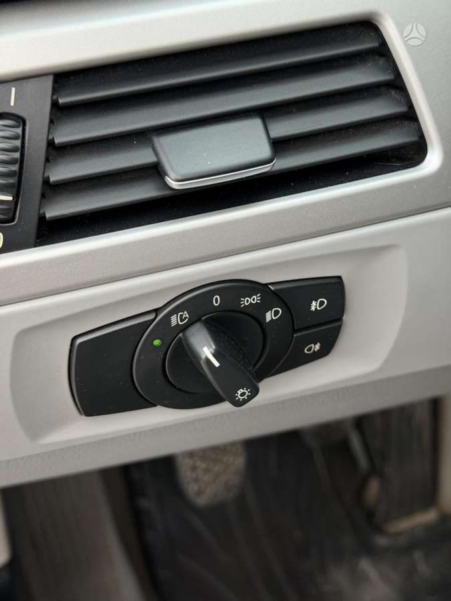 Black BMW 330 2006 in Vilnius, with an engine capacity of 2.99 L and mileage of 369 thousand km for 3550 €, photo 19 on AUTOMOTO.COM.LV