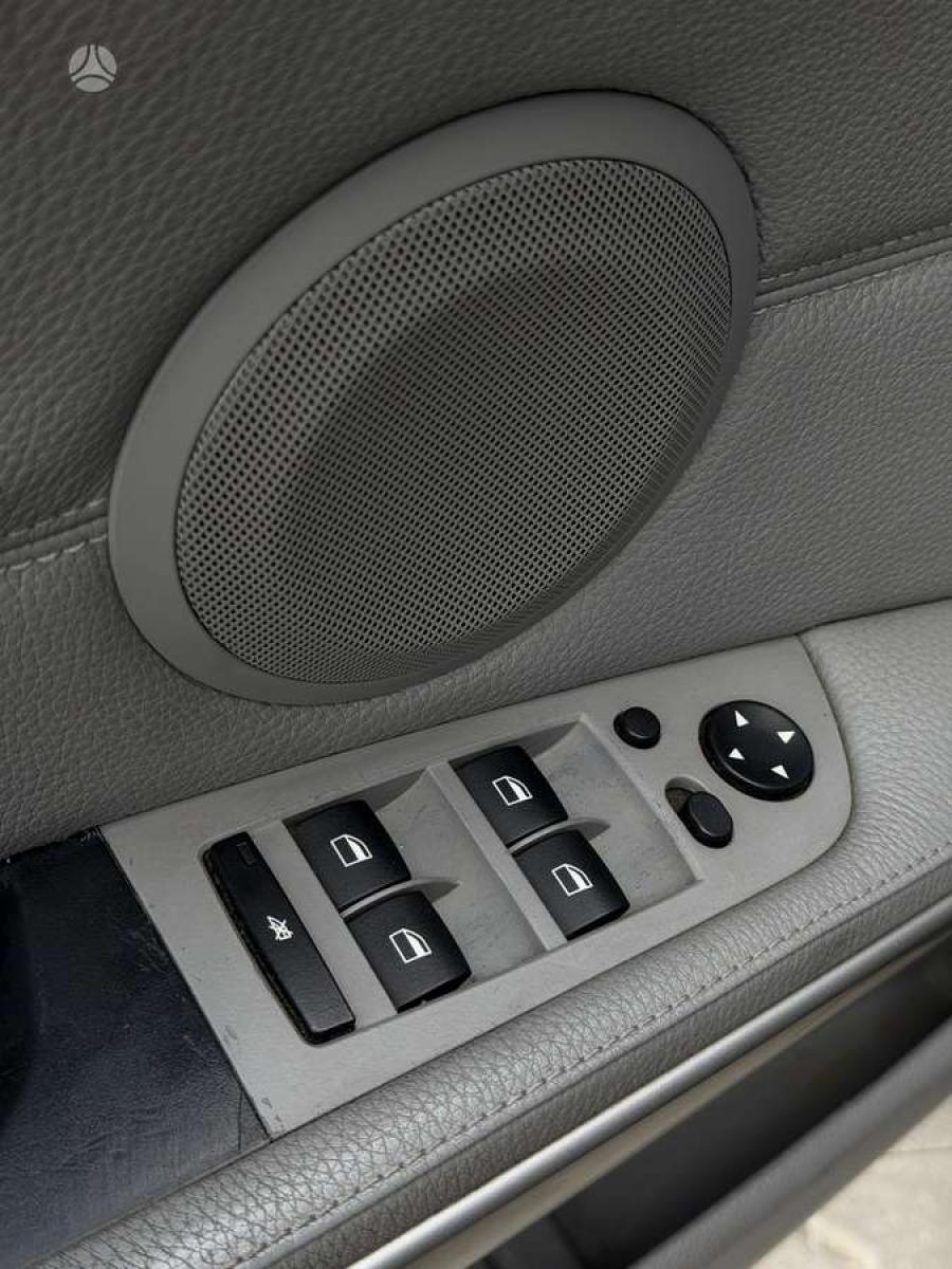 Black BMW 330 2006 in Vilnius, with an engine capacity of 2.99 L and mileage of 369 thousand km for 3550 €, photo 20 on AUTOMOTO.COM.LV