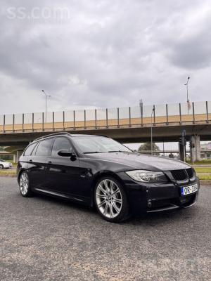Black BMW 330 2006 in Riga, with an engine capacity of 3.00 L and mileage of 364 thousand km for 4600 €, photo 3 on AUTOMOTO.COM.LV