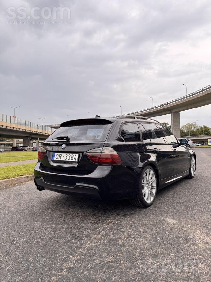 Black BMW 330 2006 in Riga, with an engine capacity of 3.00 L and mileage of 364 thousand km for 4600 €, photo 4 on AUTOMOTO.COM.LV