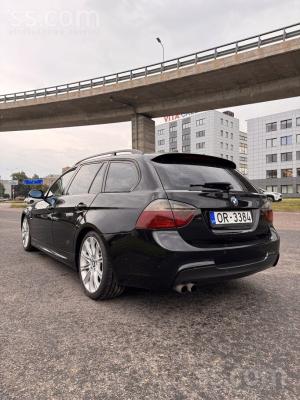 Black BMW 330 2006 in Riga, with an engine capacity of 3.00 L and mileage of 364 thousand km for 4600 €, photo 5 on AUTOMOTO.COM.LV