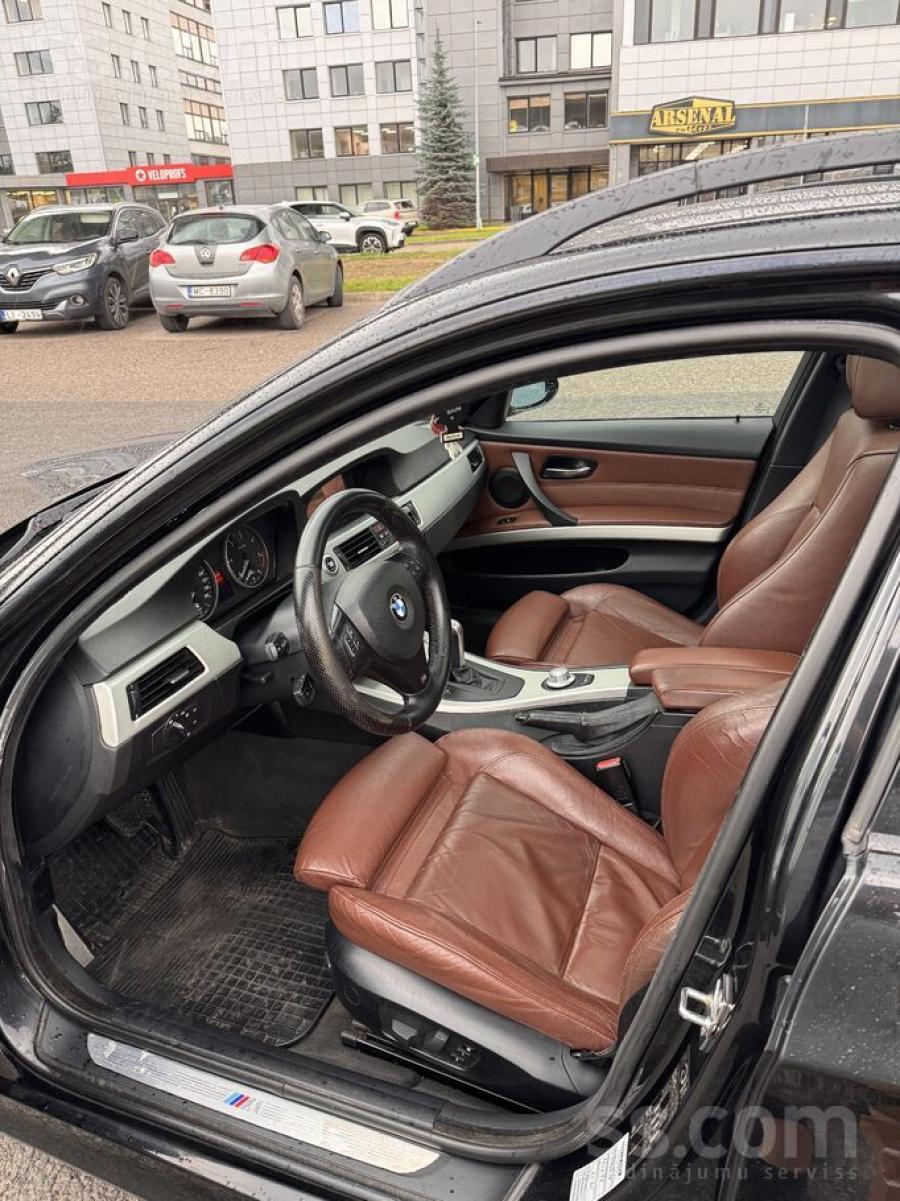 Black BMW 330 2006 in Riga, with an engine capacity of 3.00 L and mileage of 364 thousand km for 4600 €, photo 7 on AUTOMOTO.COM.LV