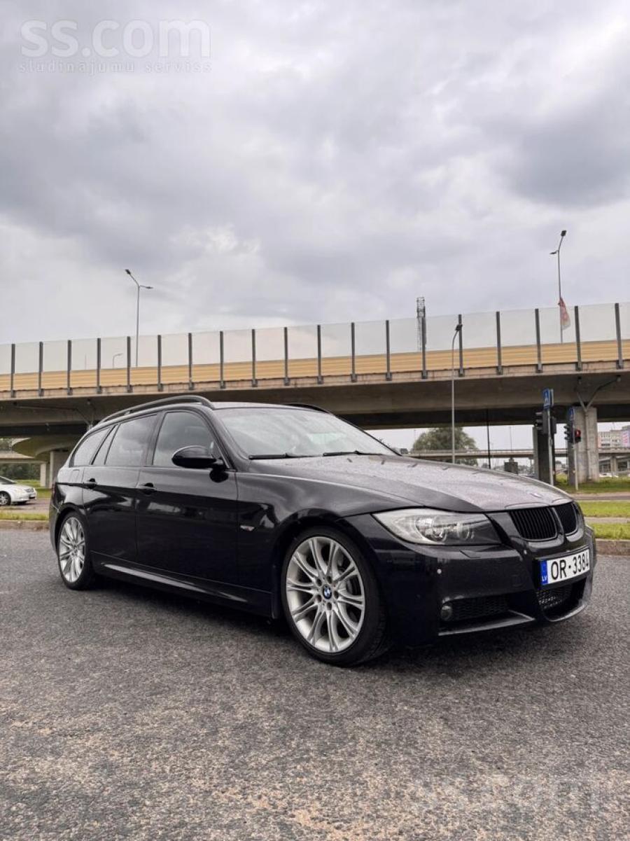 Black BMW 330 2006 in Riga, with an engine capacity of 3.00 L and mileage of 364 thousand km for 4600 €, photo 3 on AUTOMOTO.COM.LV