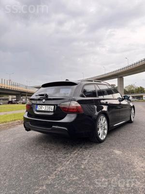 Black BMW 330 2006 in Riga, with an engine capacity of 3.00 L and mileage of 364 thousand km for 4600 €, photo 4 on AUTOMOTO.COM.LV