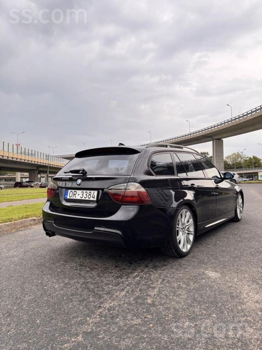 Black BMW 330 2006 in Riga, with an engine capacity of 3.00 L and mileage of 364 thousand km for 4600 €, photo 4 on AUTOMOTO.COM.LV