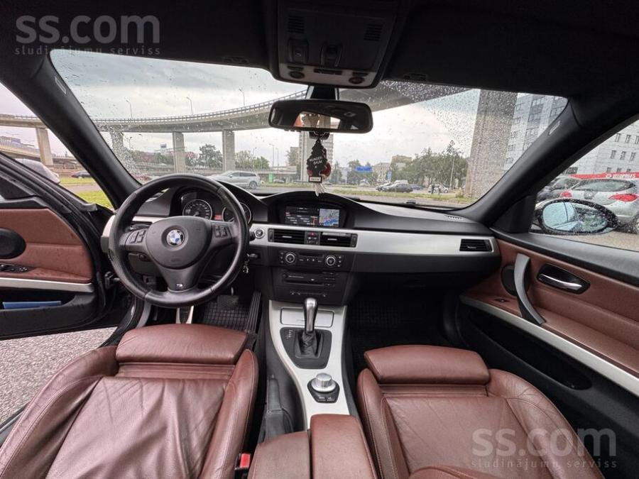Black BMW 330 2006 in Riga, with an engine capacity of 3.00 L and mileage of 364 thousand km for 4600 €, photo 7 on AUTOMOTO.COM.LV