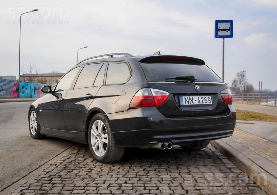 Black BMW 330 2006 in Riga, with an engine capacity of 3.00 L and mileage of 442 thousand km for 2850 €, photo 4 on AUTOMOTO.COM.LV