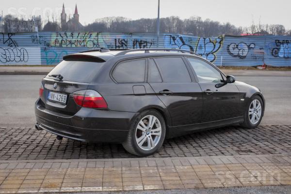 Black BMW 330 2006 in Riga, with an engine capacity of 3.00 L and mileage of 442 thousand km for 2850 €, photo 5 on AUTOMOTO.COM.LV