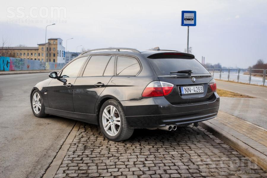 Black BMW 330 2006 in Riga, with an engine capacity of 3.00 L and mileage of 442 thousand km for 2850 €, photo 10 on AUTOMOTO.COM.LV