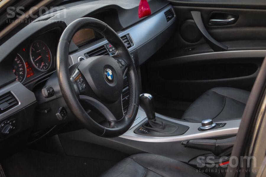 Black BMW 330 2006 in Riga, with an engine capacity of 3.00 L and mileage of 442 thousand km for 2850 €, photo 13 on AUTOMOTO.COM.LV