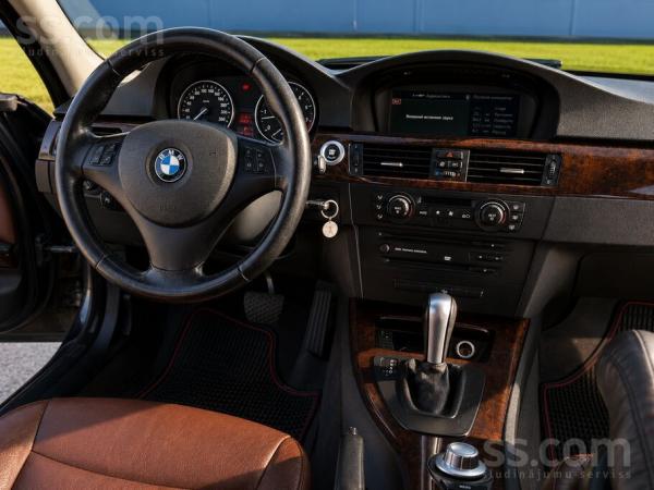 Melns BMW 330 2006 Rīga, ar dzinēja tilpumu 3.00 L un nobraukumu 353 tūkst. km par 3300 €, foto 10 vietnē AUTOMOTO.COM.LV