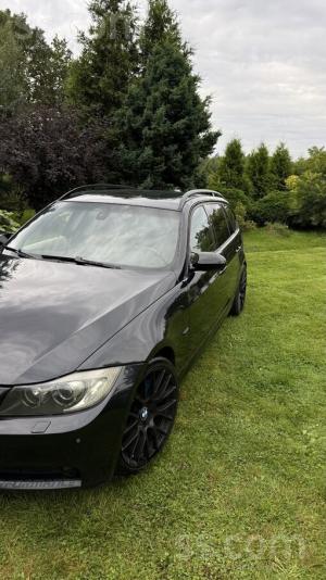 Black BMW 330 2006 in Riga, with an engine capacity of 3.00 L and mileage of 326 thousand km for 6700 €, photo 3 on AUTOMOTO.COM.LV