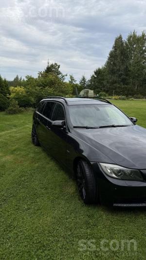 Black BMW 330 2006 in Riga, with an engine capacity of 3.00 L and mileage of 326 thousand km for 6700 €, photo 4 on AUTOMOTO.COM.LV