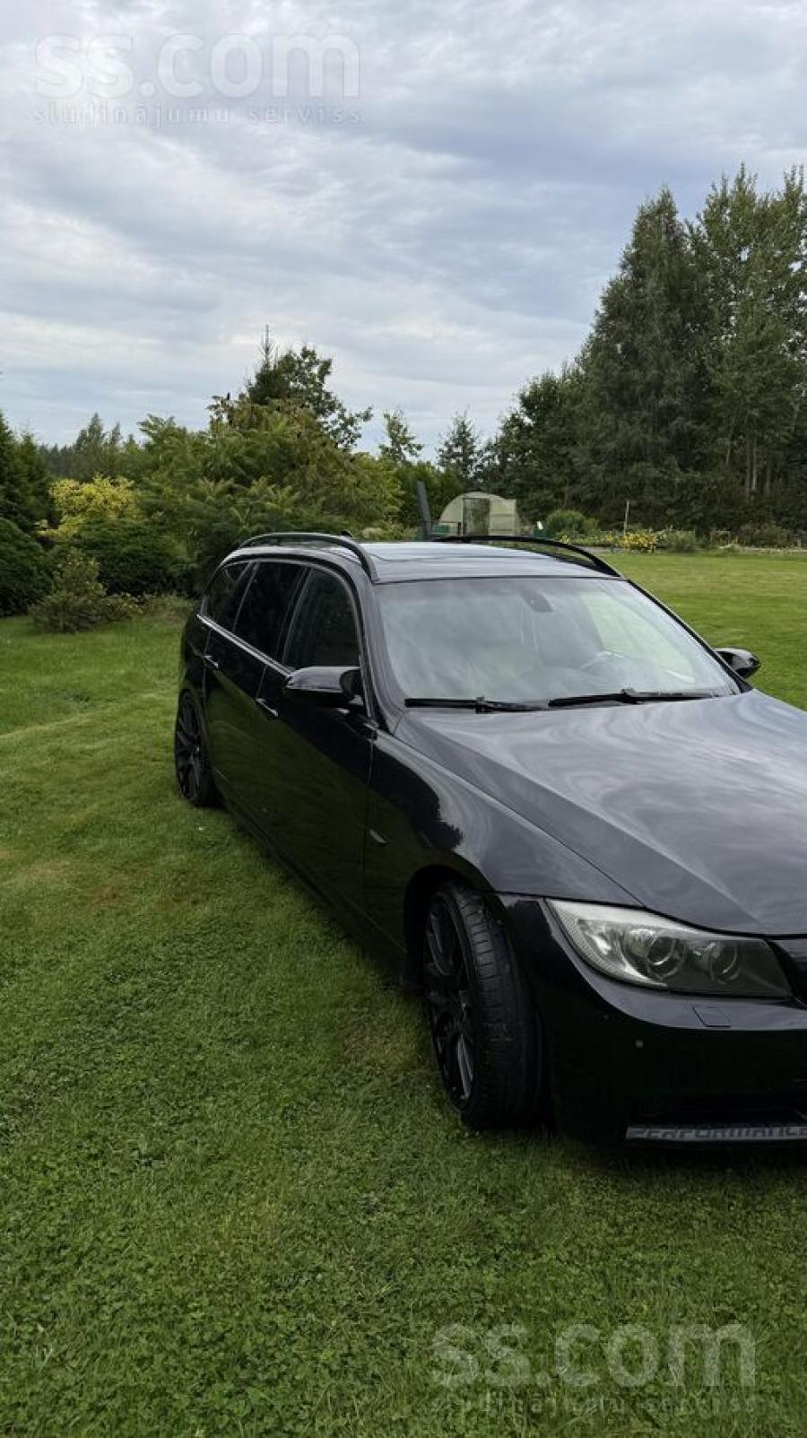 Black BMW 330 2006 in Riga, with an engine capacity of 3.00 L and mileage of 326 thousand km for 6700 €, photo 4 on AUTOMOTO.COM.LV
