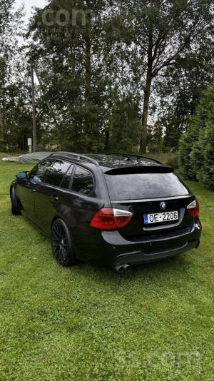 Black BMW 330 2006 in Riga, with an engine capacity of 3.00 L and mileage of 326 thousand km for 6700 €, photo 5 on AUTOMOTO.COM.LV