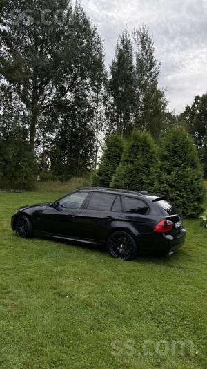 Black BMW 330 2006 in Riga, with an engine capacity of 3.00 L and mileage of 326 thousand km for 6700 €, photo 6 on AUTOMOTO.COM.LV