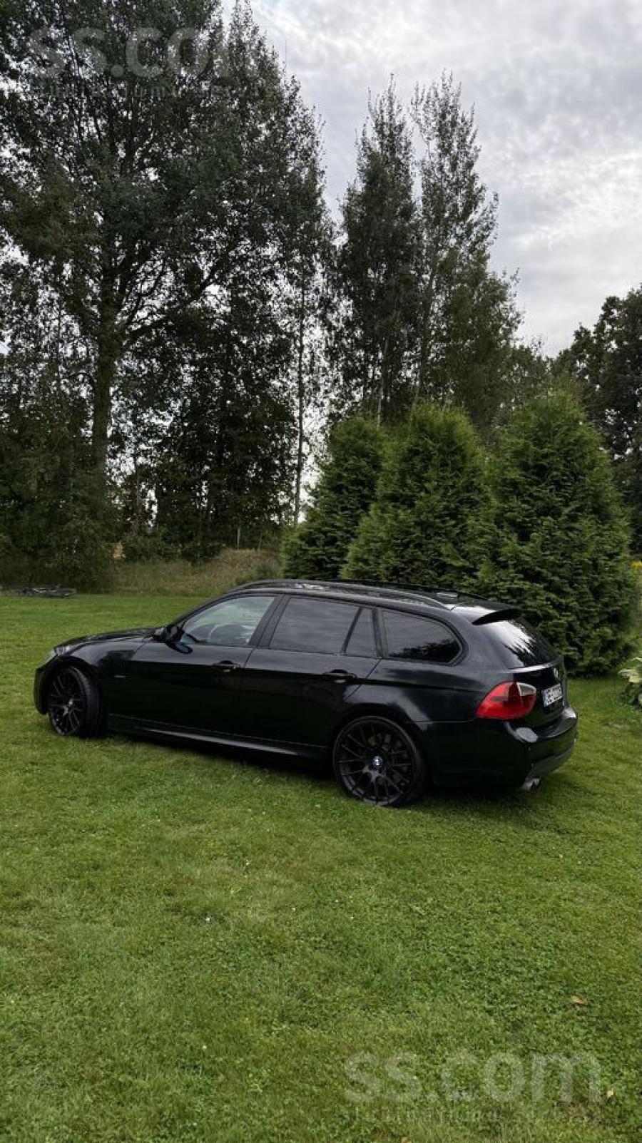 Black BMW 330 2006 in Riga, with an engine capacity of 3.00 L and mileage of 326 thousand km for 6700 €, photo 6 on AUTOMOTO.COM.LV