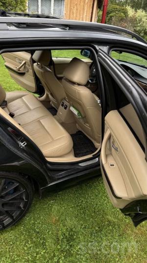 Black BMW 330 2006 in Riga, with an engine capacity of 3.00 L and mileage of 326 thousand km for 6700 €, photo 7 on AUTOMOTO.COM.LV