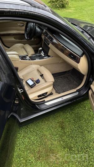 Black BMW 330 2006 in Riga, with an engine capacity of 3.00 L and mileage of 326 thousand km for 6700 €, photo 8 on AUTOMOTO.COM.LV