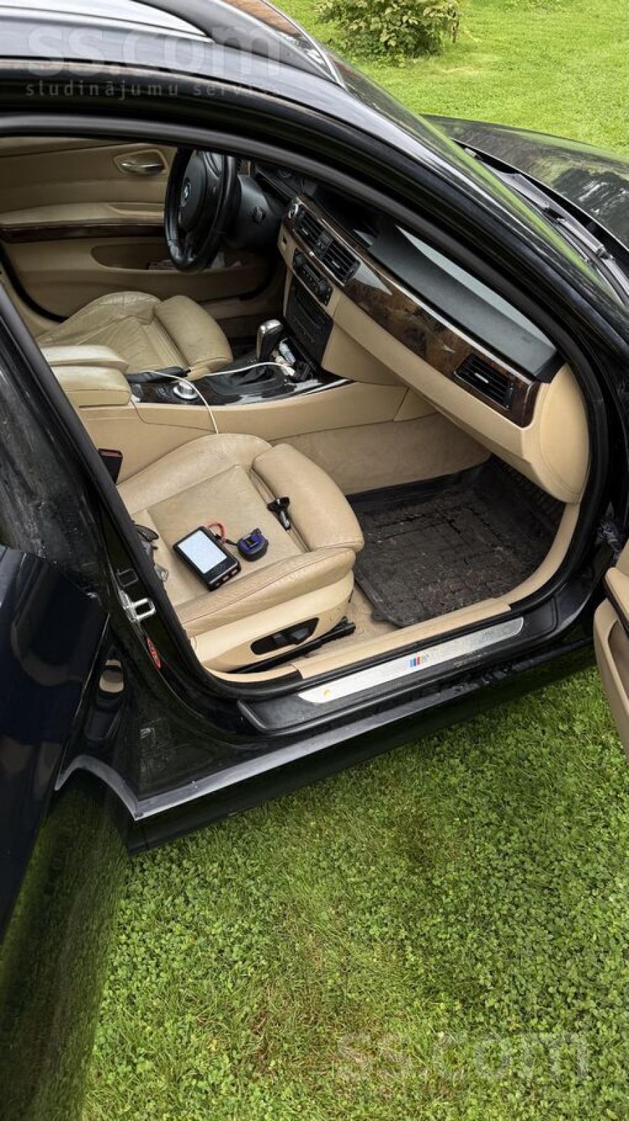 Black BMW 330 2006 in Riga, with an engine capacity of 3.00 L and mileage of 326 thousand km for 6700 €, photo 8 on AUTOMOTO.COM.LV