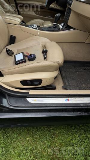 Black BMW 330 2006 in Riga, with an engine capacity of 3.00 L and mileage of 326 thousand km for 6700 €, photo 9 on AUTOMOTO.COM.LV