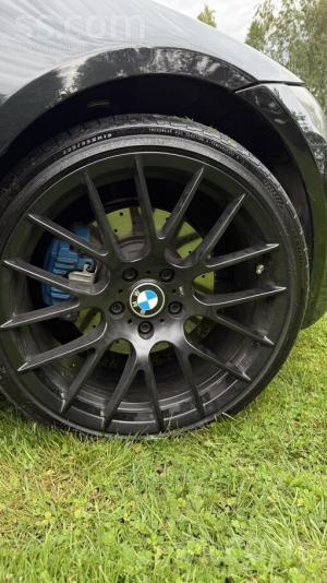 Black BMW 330 2006 in Riga, with an engine capacity of 3.00 L and mileage of 326 thousand km for 6700 €, photo 12 on AUTOMOTO.COM.LV