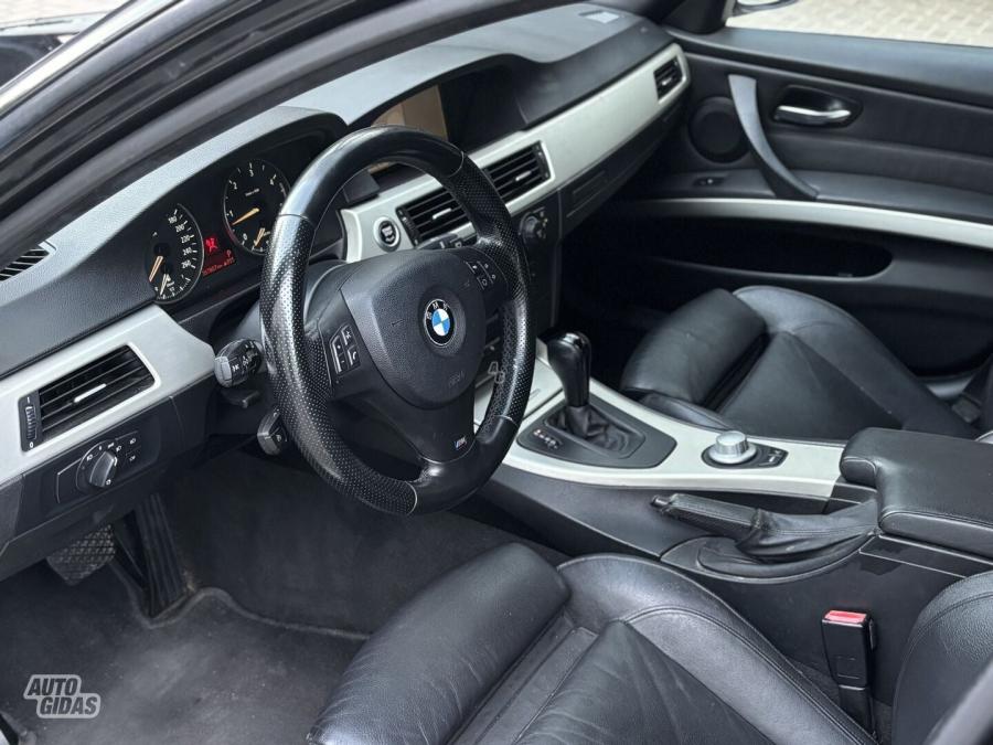 Melns BMW 330 2006 Kauņa, ar dzinēja tilpumu 3.00 L un nobraukumu 350 tūkst. km par 4500 €, foto 14 vietnē AUTOMOTO.COM.LV