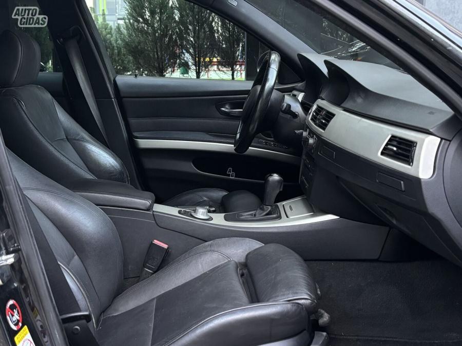 Melns BMW 330 2006 Kauņa, ar dzinēja tilpumu 3.00 L un nobraukumu 350 tūkst. km par 4500 €, foto 16 vietnē AUTOMOTO.COM.LV