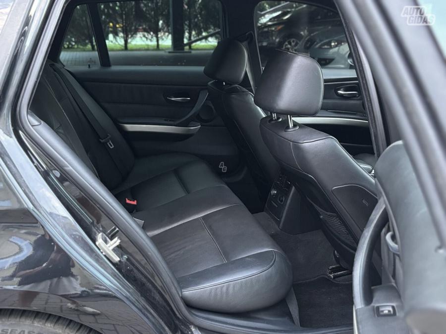 Melns BMW 330 2006 Kauņa, ar dzinēja tilpumu 3.00 L un nobraukumu 350 tūkst. km par 4500 €, foto 19 vietnē AUTOMOTO.COM.LV