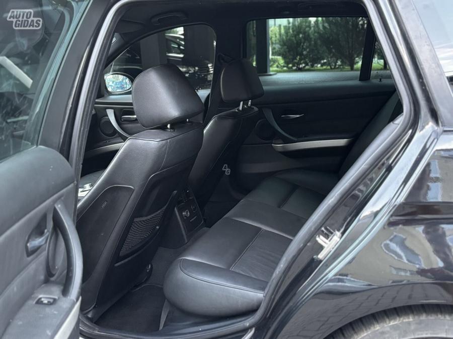 Melns BMW 330 2006 Kauņa, ar dzinēja tilpumu 3.00 L un nobraukumu 350 tūkst. km par 4500 €, foto 20 vietnē AUTOMOTO.COM.LV