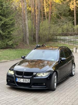 Melns BMW 330 2006 Rīga, ar dzinēja tilpumu 3.00 L un nobraukumu 401 tūkst. km par 4300 €, foto  vietnē AUTOMOTO.COM.LV