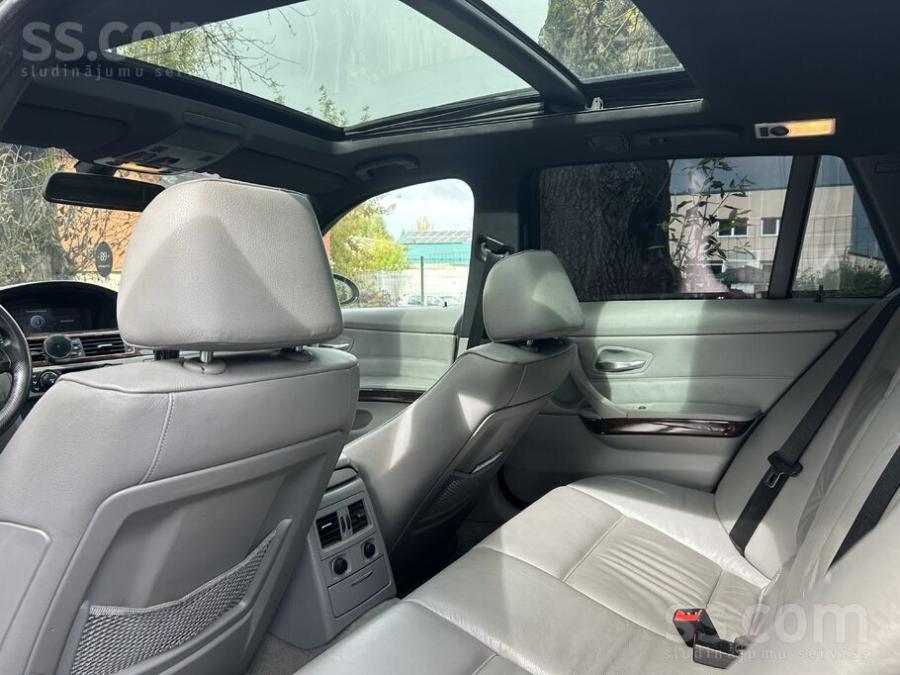 Melns BMW 330 2006 Limbaži, ar dzinēja tilpumu 3.00 L un nobraukumu 360 tūkst. km par 5800 €, foto 12 vietnē AUTOMOTO.COM.LV