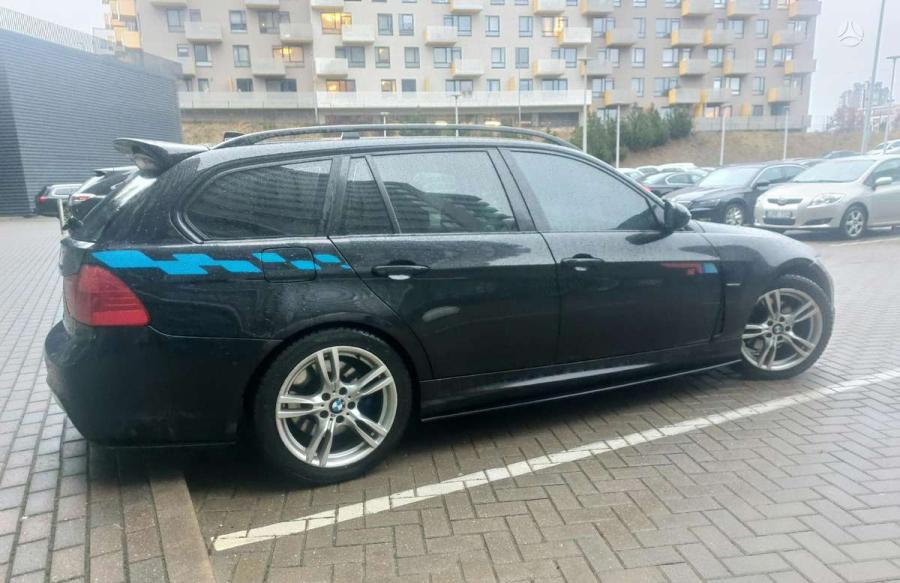 Melns BMW 330 2007 Viļņa, ar dzinēja tilpumu 3.00 L un nobraukumu 341 tūkst. km par 5950 €, foto 1 vietnē AUTOMOTO.COM.LV
