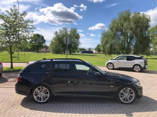 Black BMW 330 2007 in Riga, with an engine capacity of 3.00 L and mileage of 265 thousand km for 3990 €, photo 2 on AUTOMOTO.COM.LV