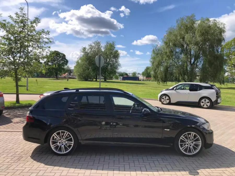 Black BMW 330 2007 in Riga, with an engine capacity of 3.00 L and mileage of 265 thousand km for 3990 €, photo 3 on AUTOMOTO.COM.LV